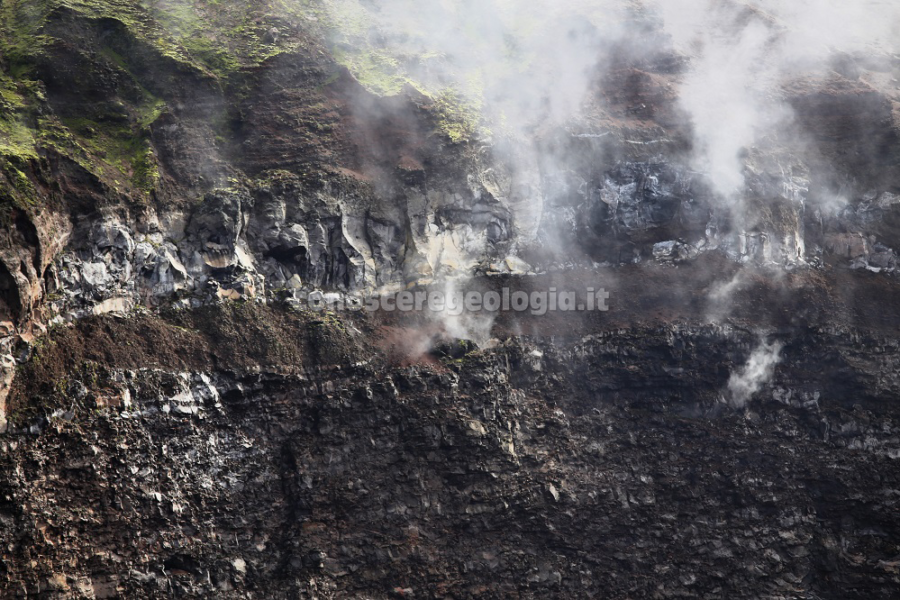 Le fumarole del Vesuvio, cosa sono e cosa indicano - FOTOGALLERY ...