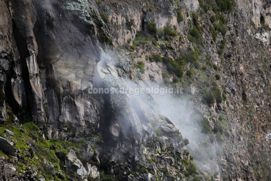 Le fumarole del Vesuvio, cosa sono e cosa indicano - FOTOGALLERY ...