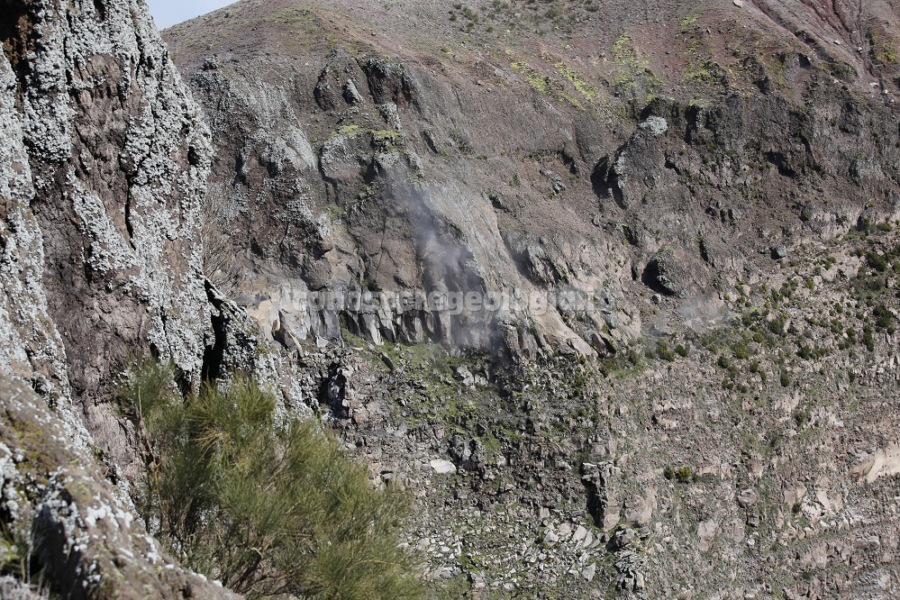 Le fumarole del Vesuvio, cosa sono e cosa indicano - FOTOGALLERY ...
