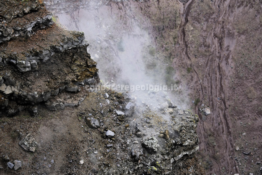 Le fumarole del Vesuvio, cosa sono e cosa indicano - FOTOGALLERY ...